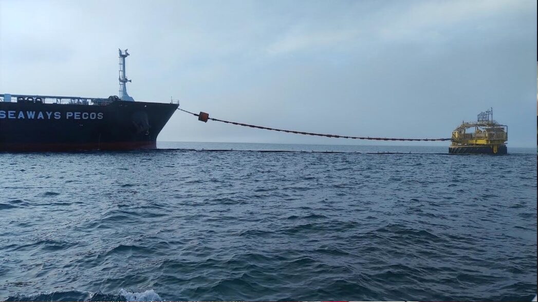 El buque tanque Seaways Pecos completó la carga de 50.000 barriles de ...
